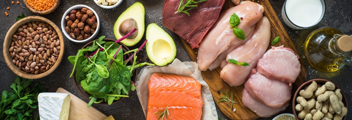 Hva er proteinrik mat og hvor mye proteiner trenger du? - OptiKost